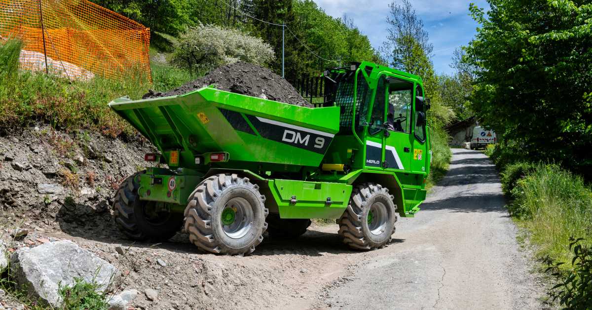 Handling heavy materials with the Merlo Dumper